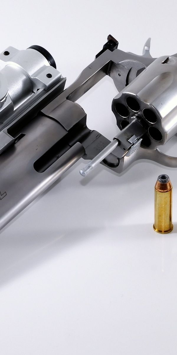 Free Taurus Raging Bull Revolver 4K Wallpapers & Desktop HD Backgrounds ...