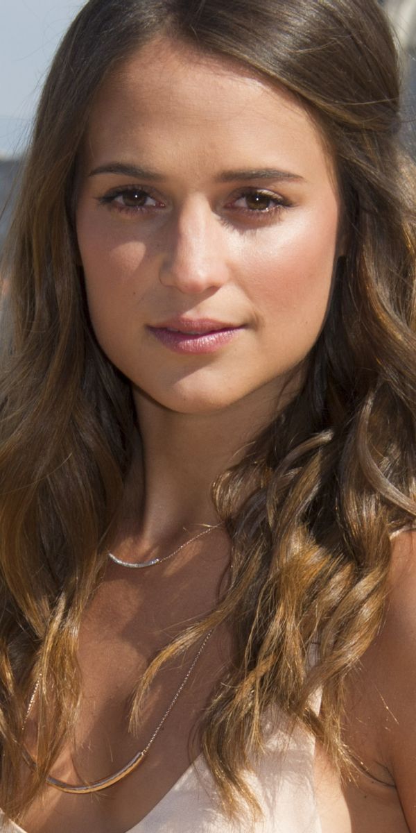Phone wallpaper: Celebrity, Alicia Vikander, Brown Eyes, Swedish ...