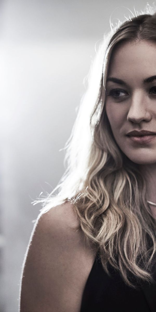 Desktop wallpaper: Celebrity, Yvonne Strahovski, Actress, Australian ...