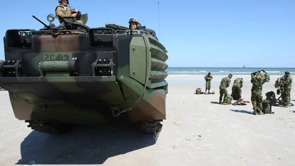 Desktop wallpaper: Military, Amphibious Assault Vehicle, Amphibious ...