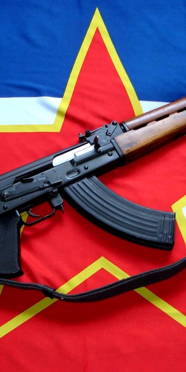 Phone wallpaper: Weapons, Akm Assault Rifle 546149