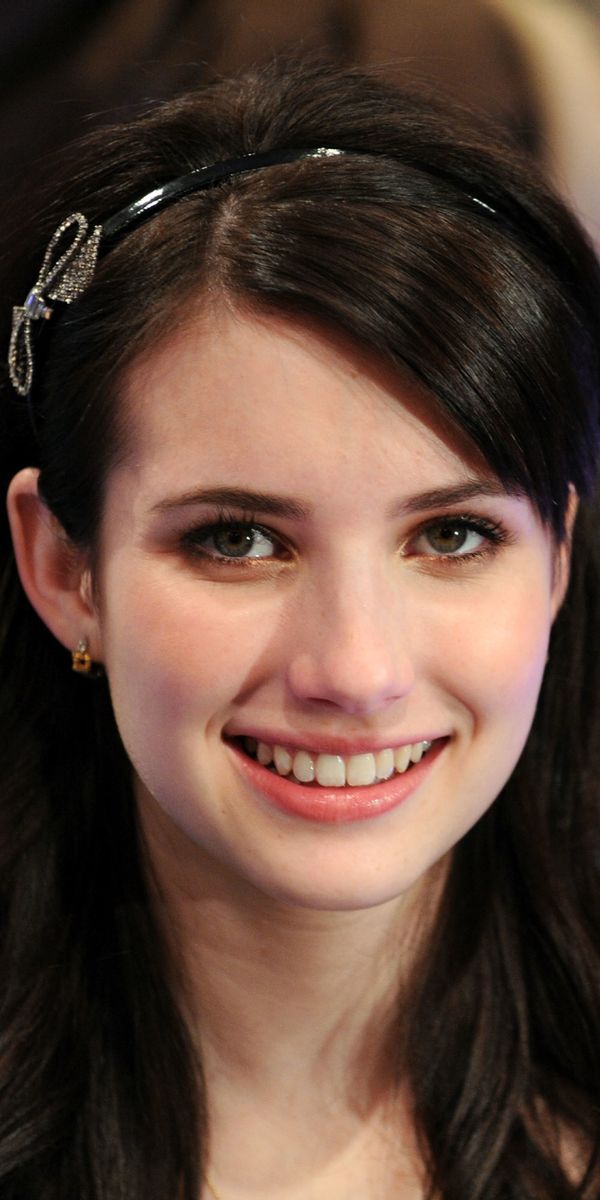 Phone wallpaper: Celebrity, Emma Roberts, Smile, Face, Actress, Black ...