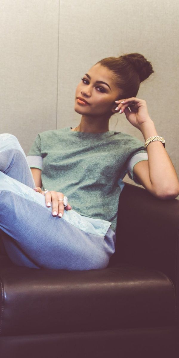 Phone wallpaper: Zendaya, Celebrity, Brown Eyes, Actress, Brunette 1345703