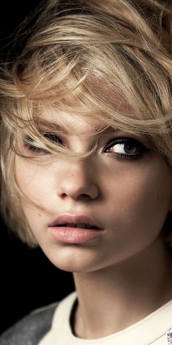 Tavi Gevinson Phone Wallpapers: Free 4K & HD Downloads | mob.org