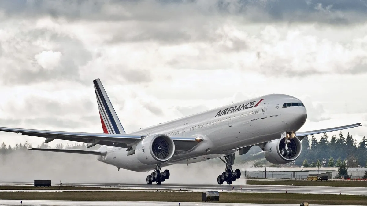 Free Boeing 777 4K Wallpapers & Desktop HD Backgrounds for PC