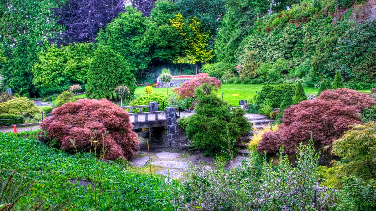 Desktop wallpaper: Hdr, Man Made, Garden, Flower, Spring 4K free ...