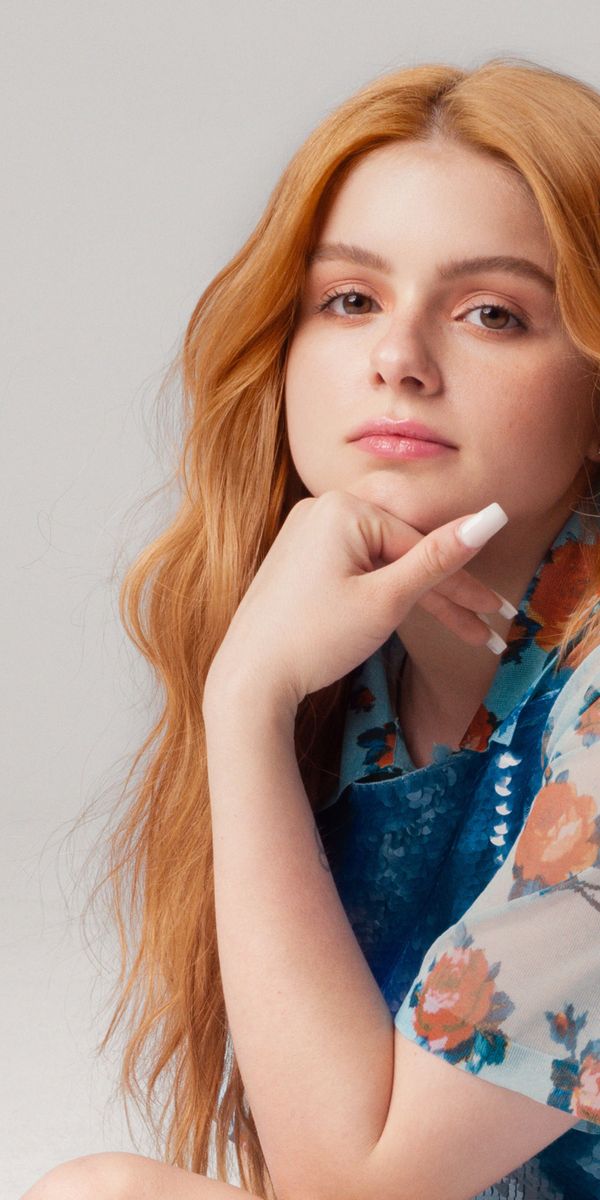 Phone wallpaper: Ariel Winter, Celebrity, Actress, American, Long Hair ...