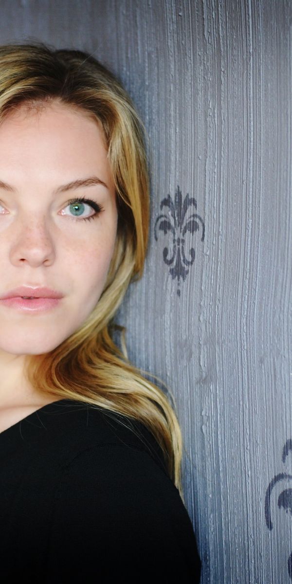 Free Eloise Mumford 4K Wallpapers & Desktop HD Backgrounds for PC