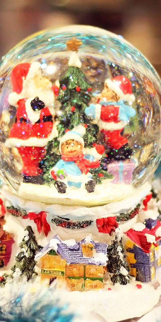 Free Snow Globe 4K Wallpapers & Desktop HD Backgrounds for PC